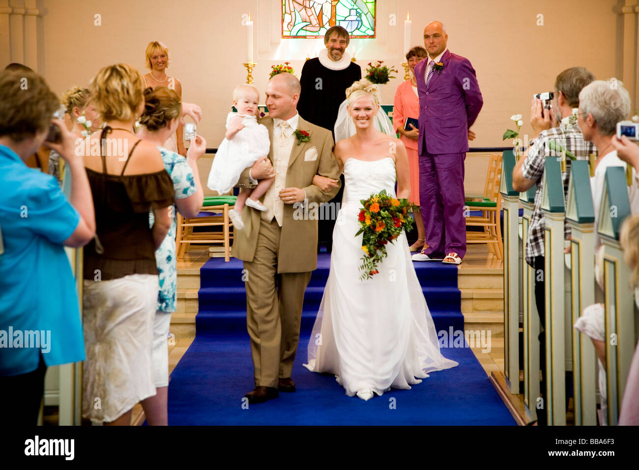 Wedding guests inside church hi-res stock photography and images - Alamy