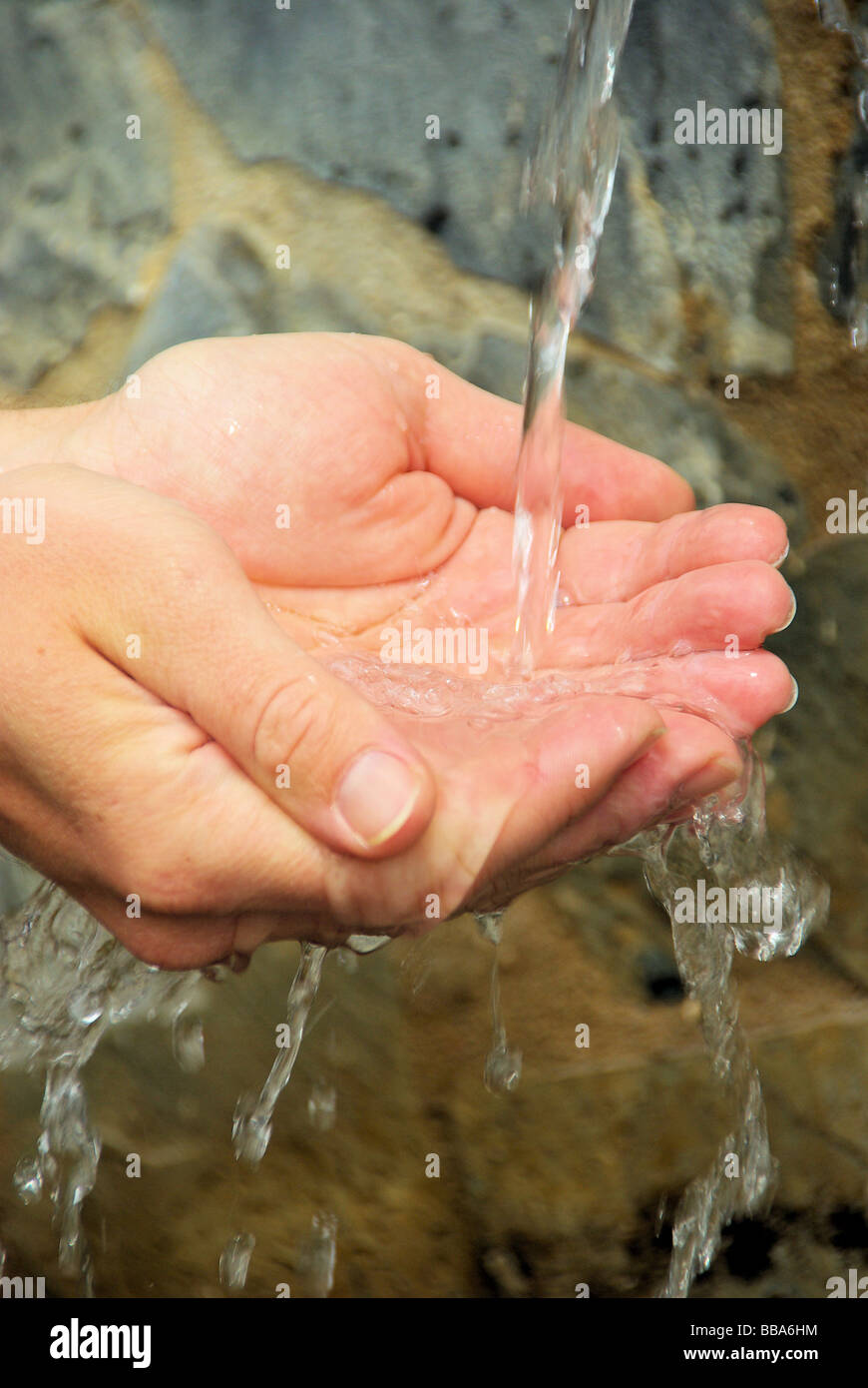 Hände waschen hand waschen hi-res stock photography and images - Alamy