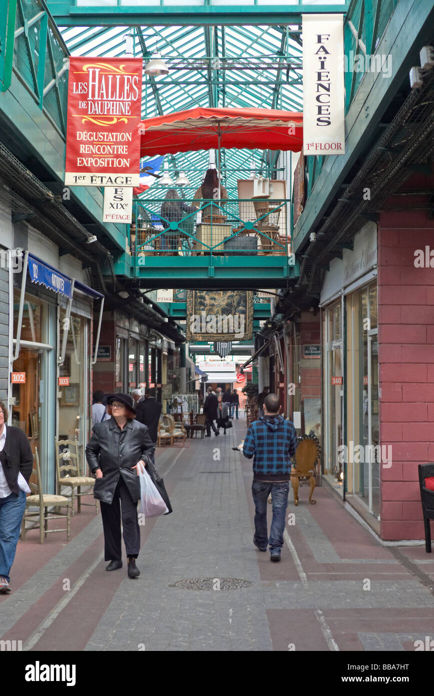 Marche aux puces de st ouen hi-res stock photography and images - Alamy