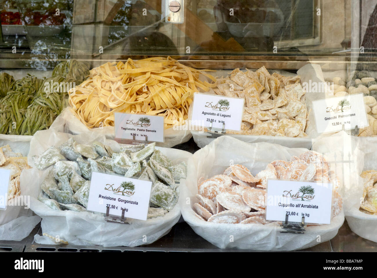 The window display of a fresh pasta shop in Paris Stock Photo - Alamy