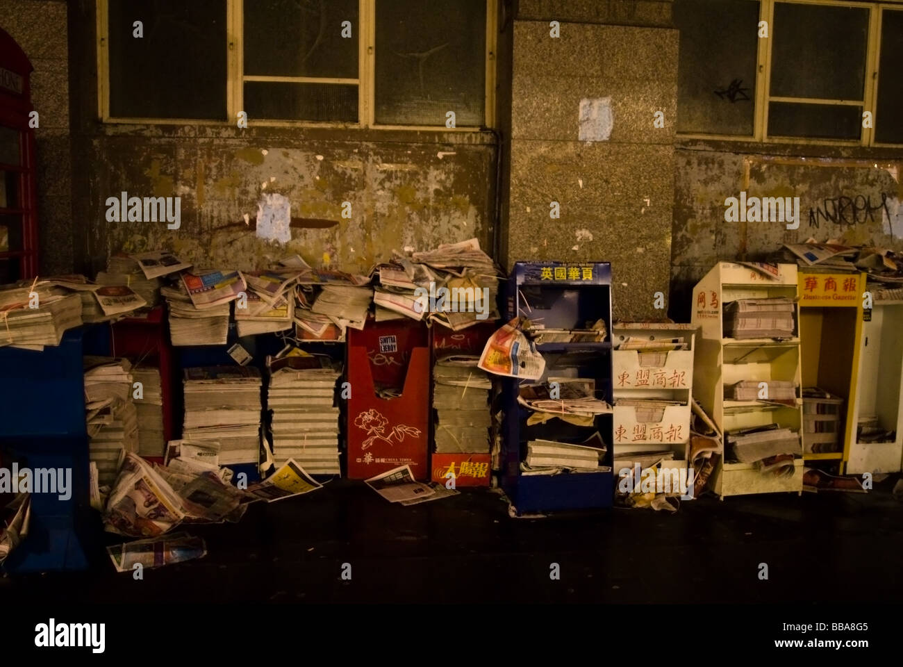 Moody london back alley hi-res stock photography and images - Alamy