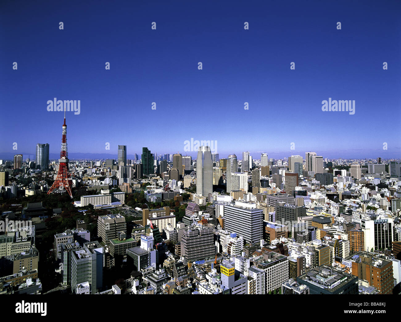 Elevated view of Tokyo Tower and city skyline, Tokyo, Japan Stock Photo ...