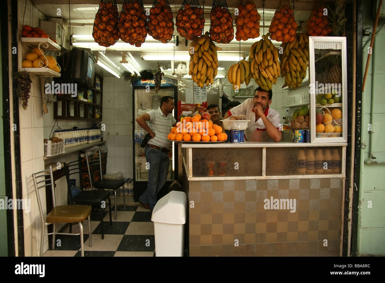 Fruit Juice Seller Stock Photos & Fruit Juice Seller Stock Images - Alamy