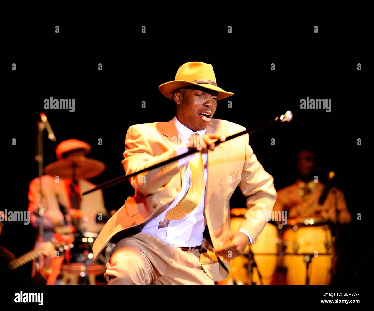 Revue dancer hi-res stock photography and images - Alamy