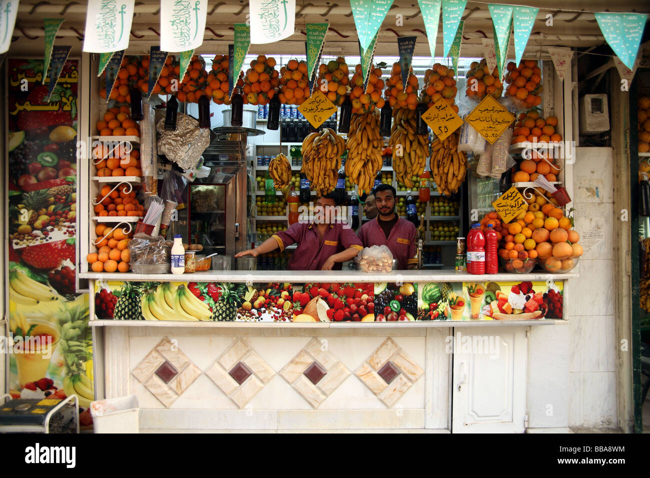Fruit Juice Seller Stock Photos & Fruit Juice Seller Stock Images - Alamy