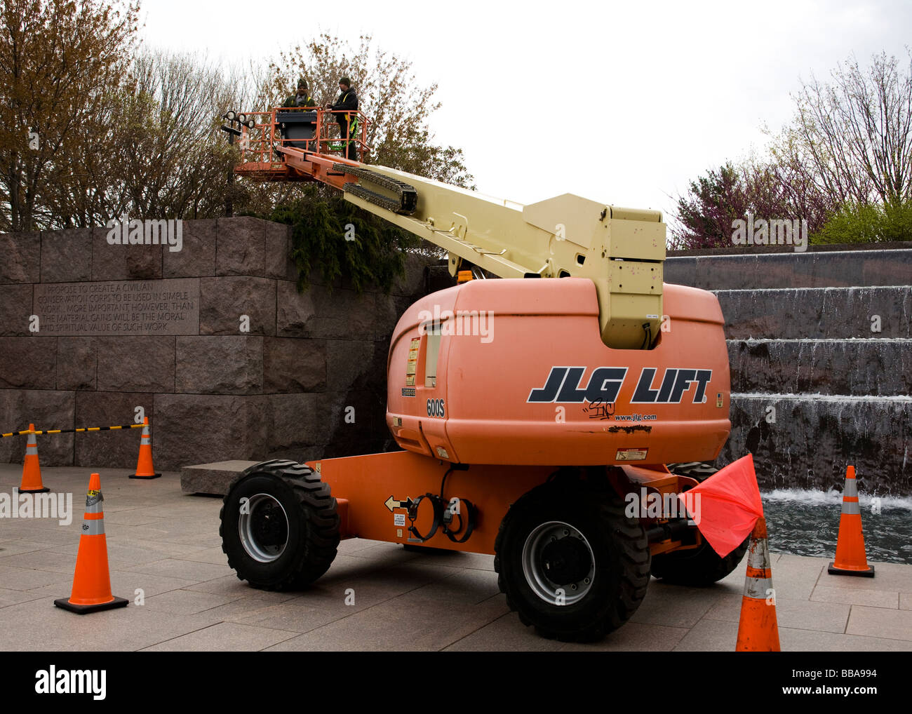 Construction lift hi-res stock photography and images - Alamy