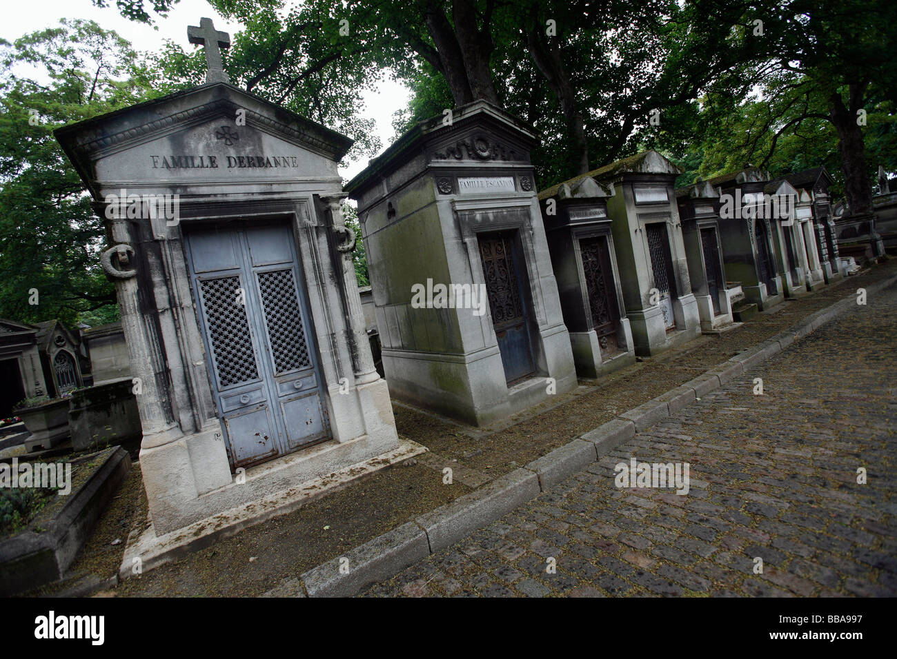 family tombs Pere Lachaise cemetery Paris Stock Photo - Alamy