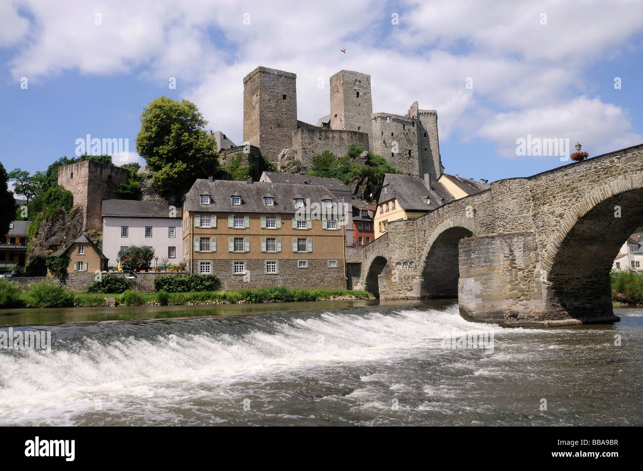 Castle ruins and the Runkel Museum, Lahnbruecke Bridge made of stone ...