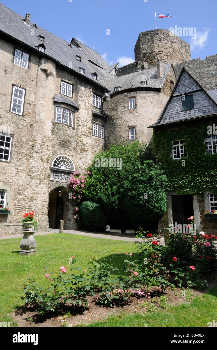 Entrance to the lower and upper castle, Runkel Museum, Limburg-Weilburg ...
