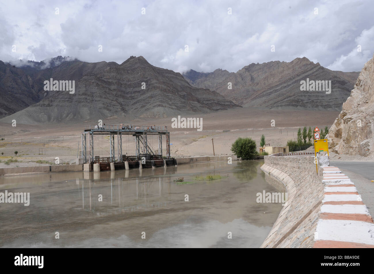 Irrigation water desert hi-res stock photography and images - Alamy