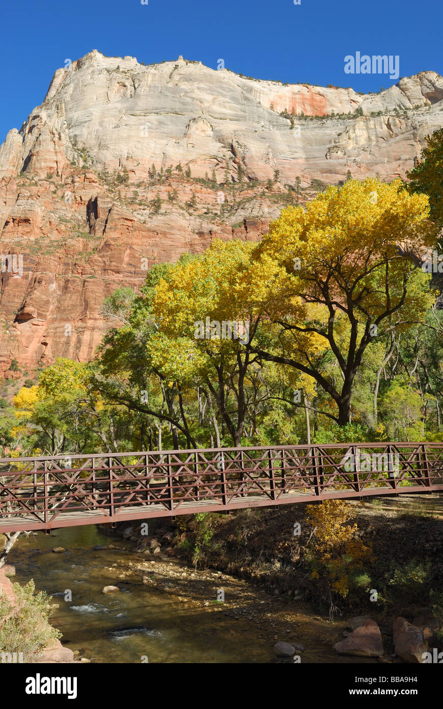Foot bridge crossing hi-res stock photography and images - Alamy