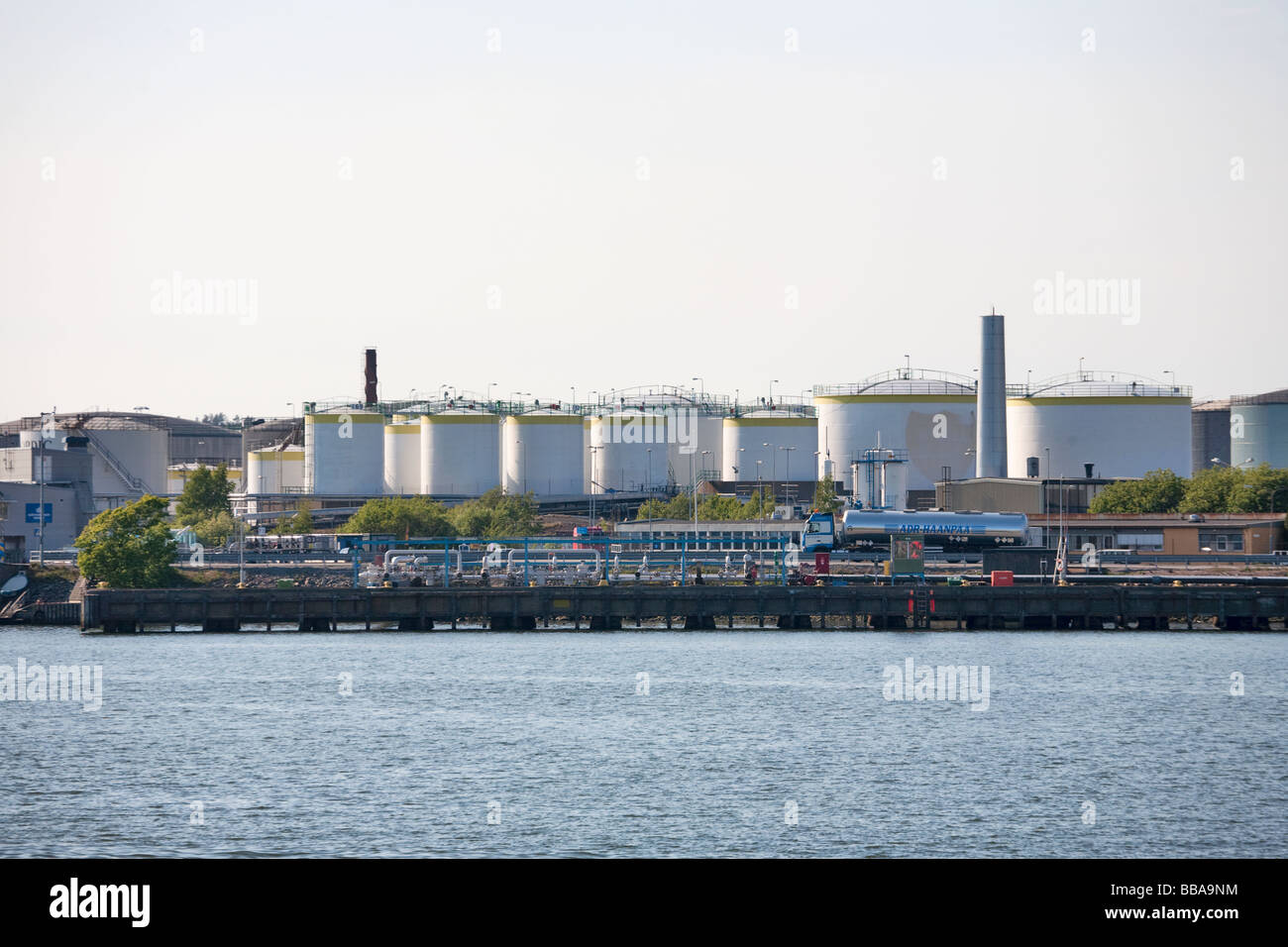 Oil reservoir hi-res stock photography and images - Alamy
