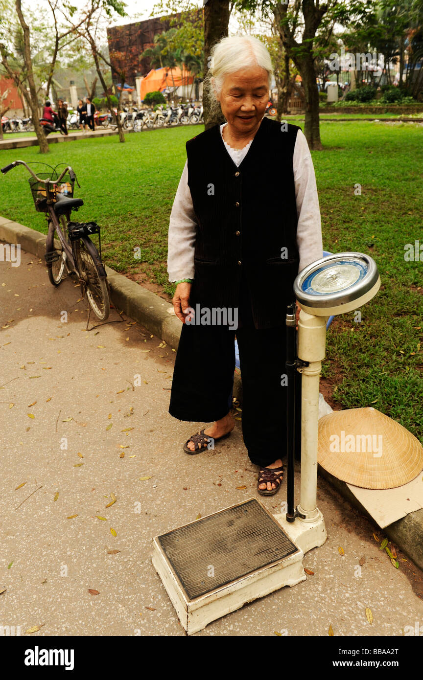 vietnamese old lady with her weight scale at Lenin park, Hanoi, vietnam ...