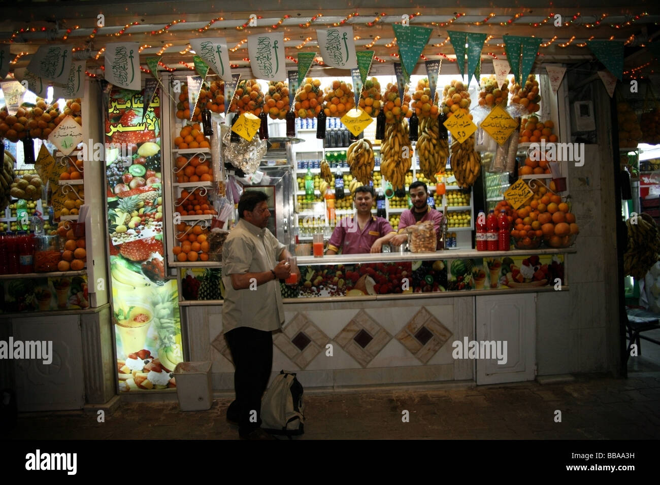 Fruit Juice Seller Stock Photos & Fruit Juice Seller Stock Images - Alamy