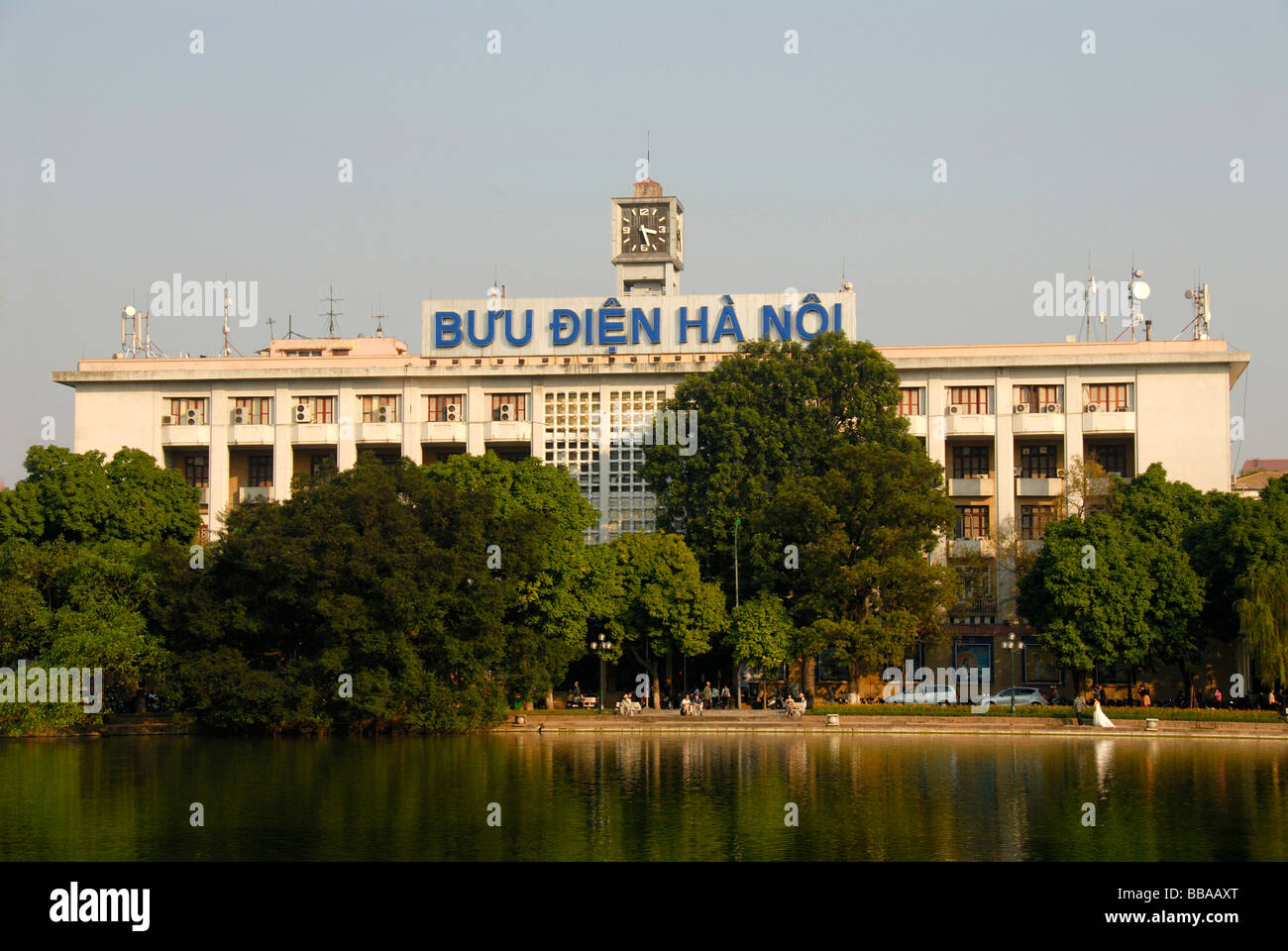 Central post office on the banks of Hoan Kiem Lake, Hanoi, Vietnam ...