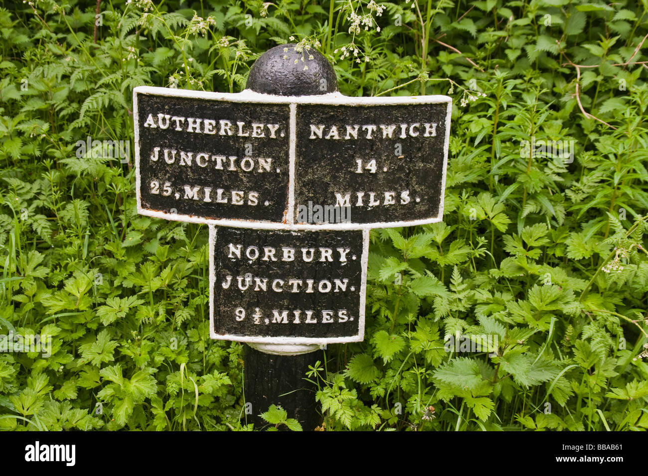 "cast iron" milepost on the "shropshire union canal Stock Photo - Alamy