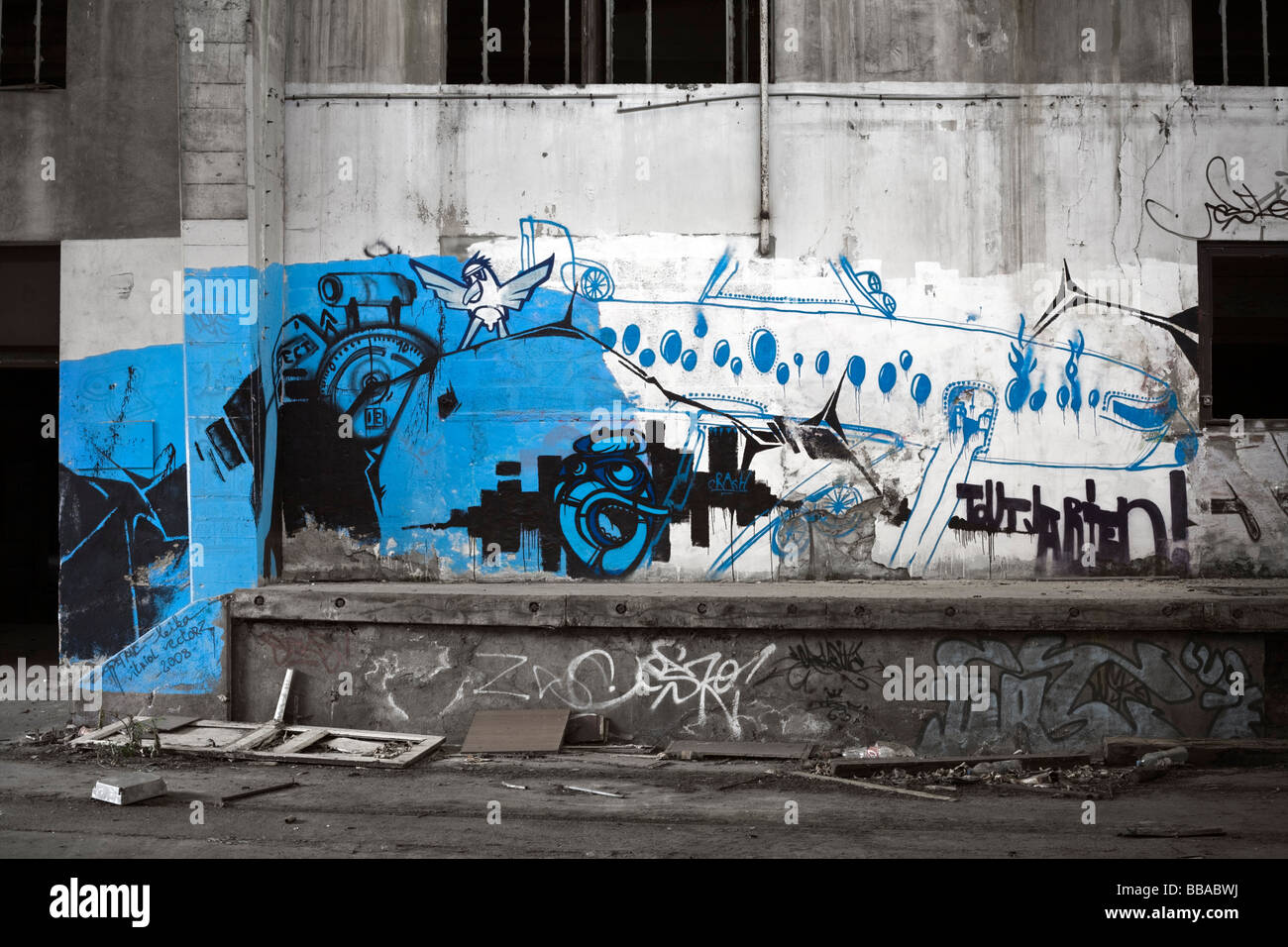 Graffiti showing the crash of an airliner (Vichy - Allier - France ...