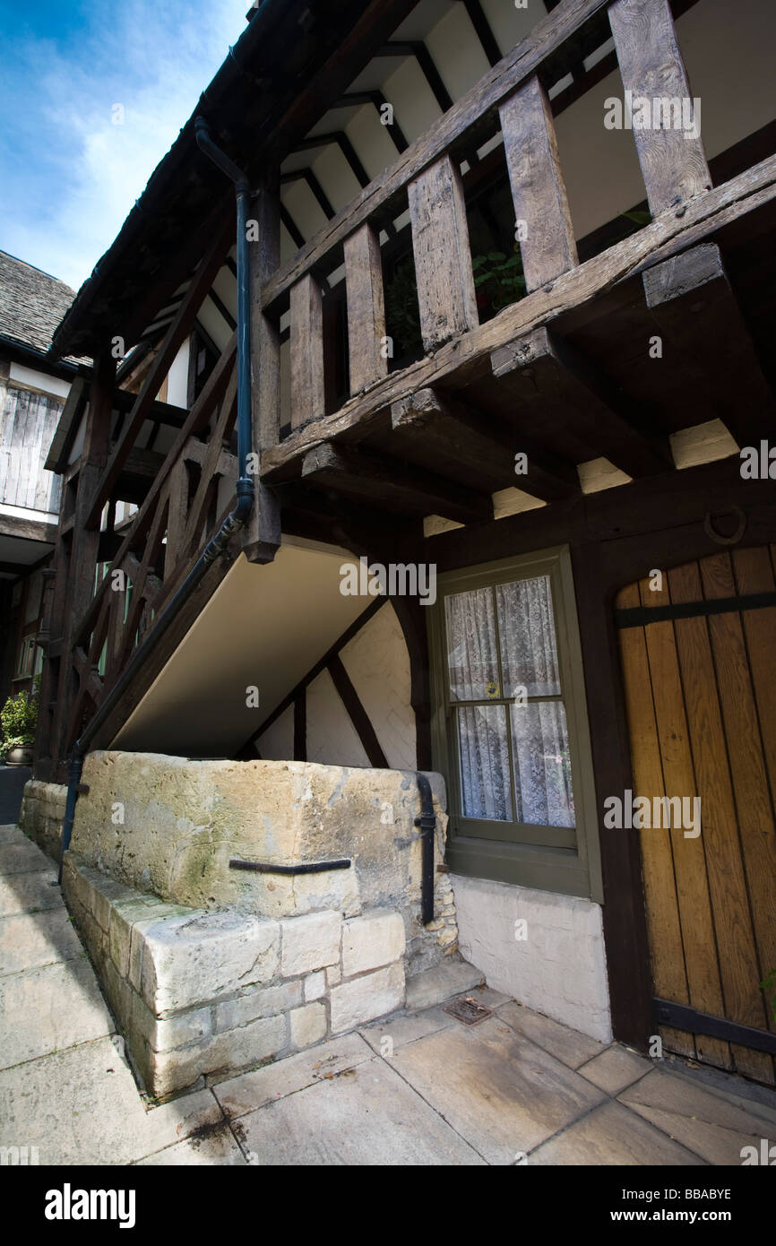 Elizabethan balcony and stone bath used by pilgrims at The George Inn ...
