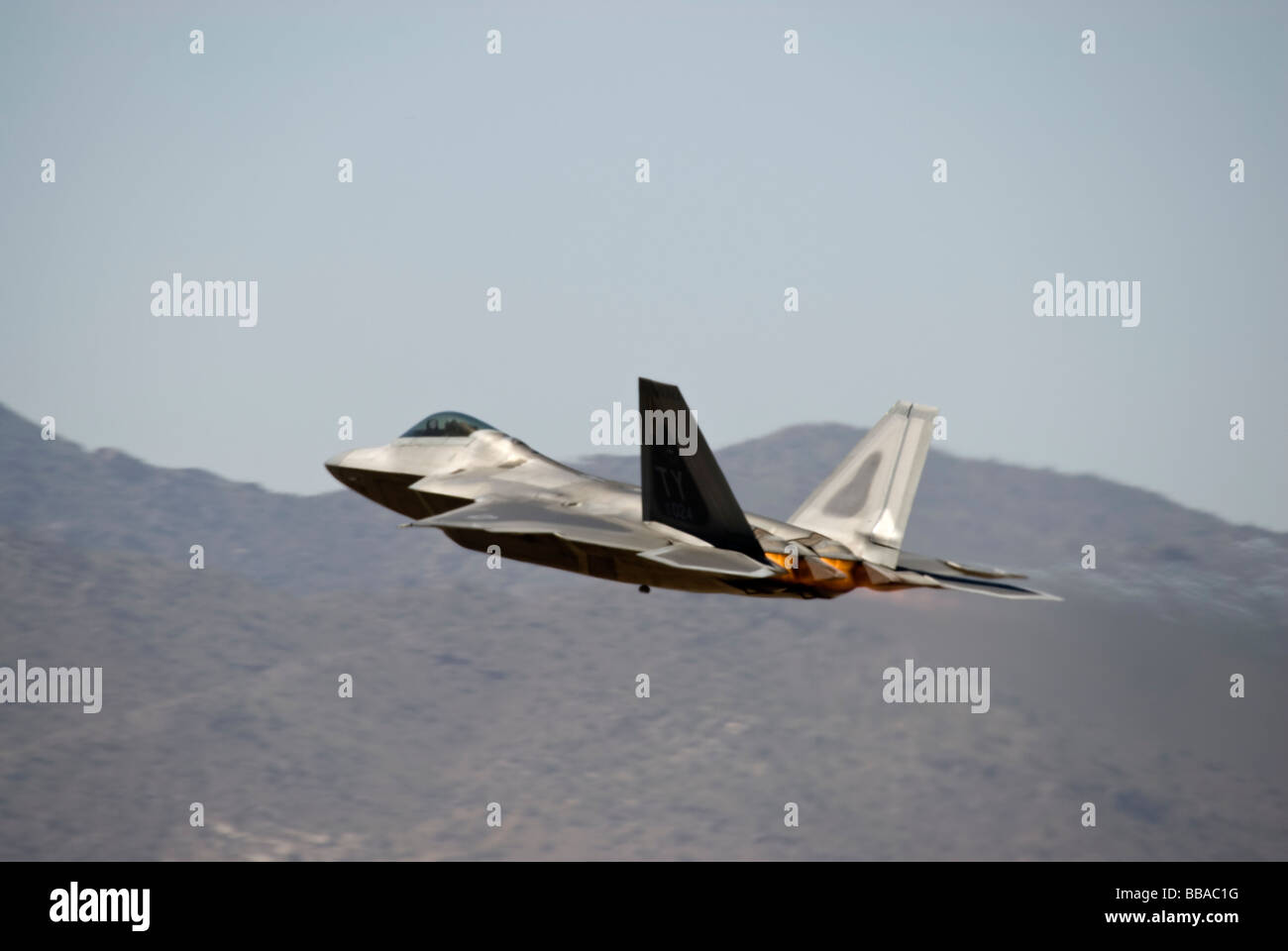 22 raptor performs high hi-res stock photography and images - Alamy