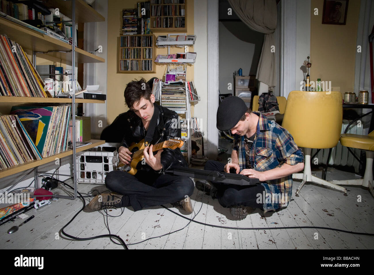 Two men flat cap retro hi-res stock photography and images - Alamy