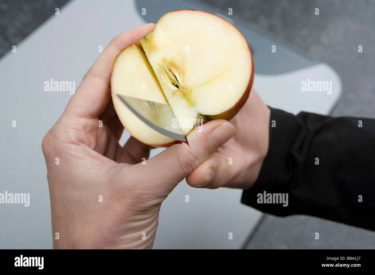 Cut thumb hi-res stock photography and images - Alamy