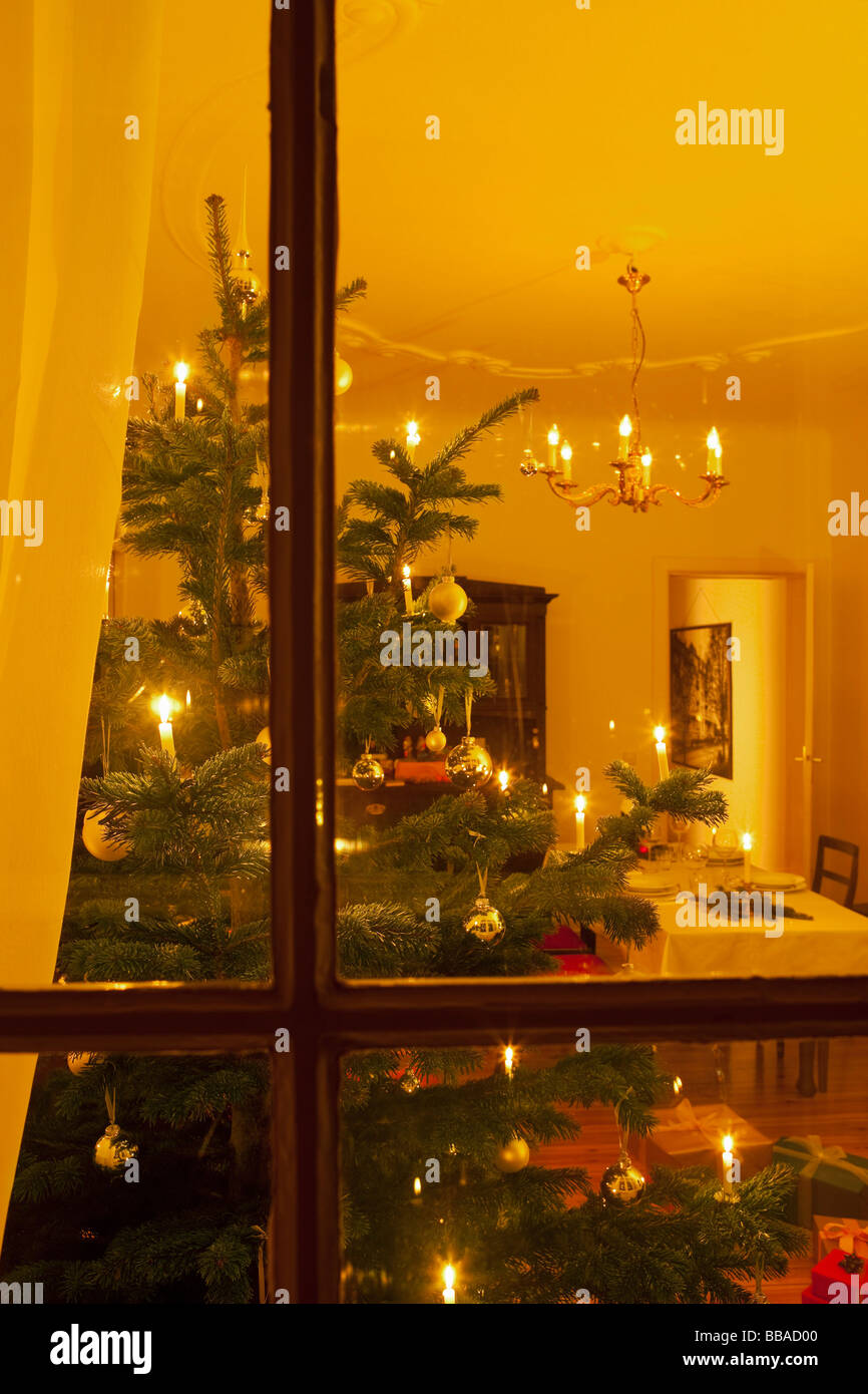 Chandelier christmas decoration hi-res stock photography and images - Alamy