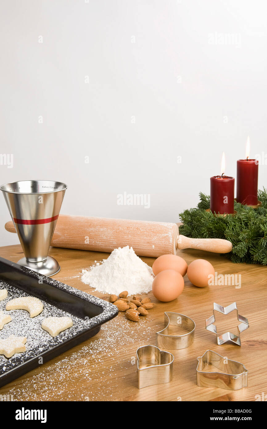 Vertical shot cookies flour hi-res stock photography and images - Alamy