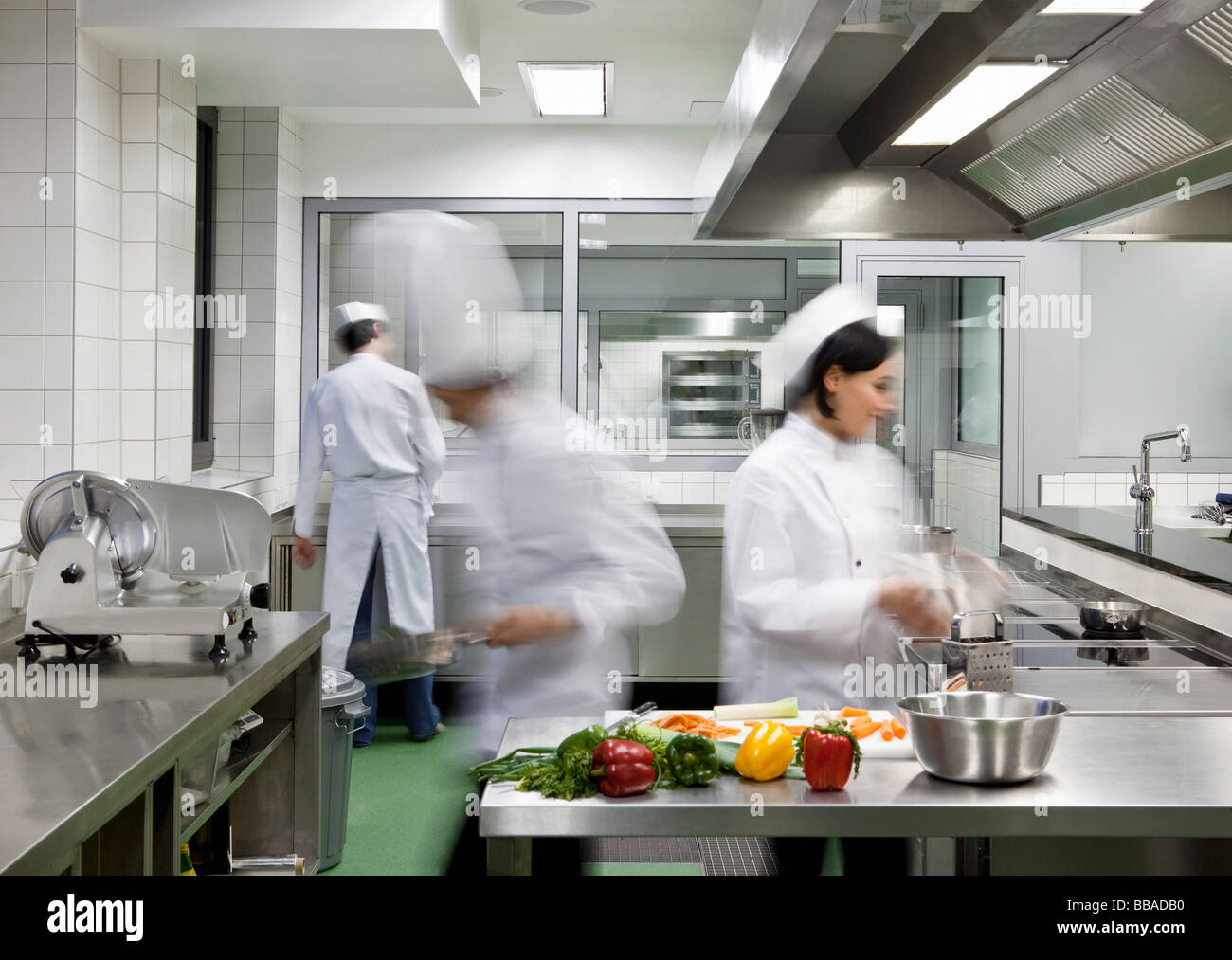 Commercial kitchen hi-res stock photography and images - Alamy