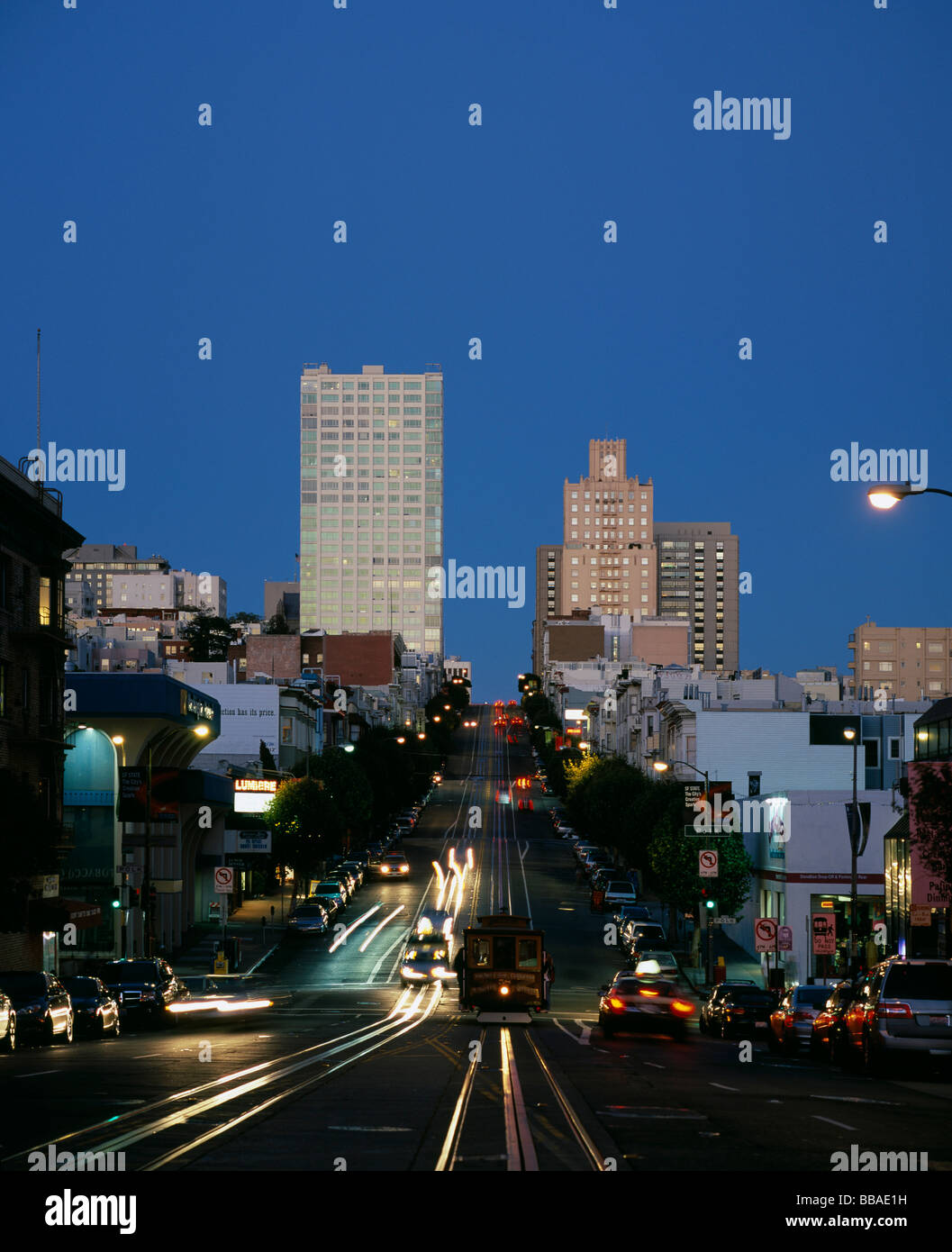 San francisco cable car street scene hi-res stock photography and ...