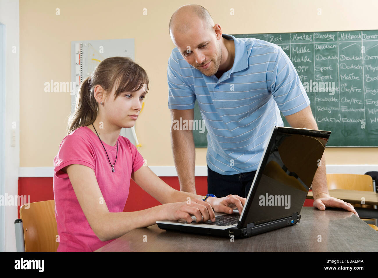 Pre school kids using computer hi-res stock photography and images - Alamy