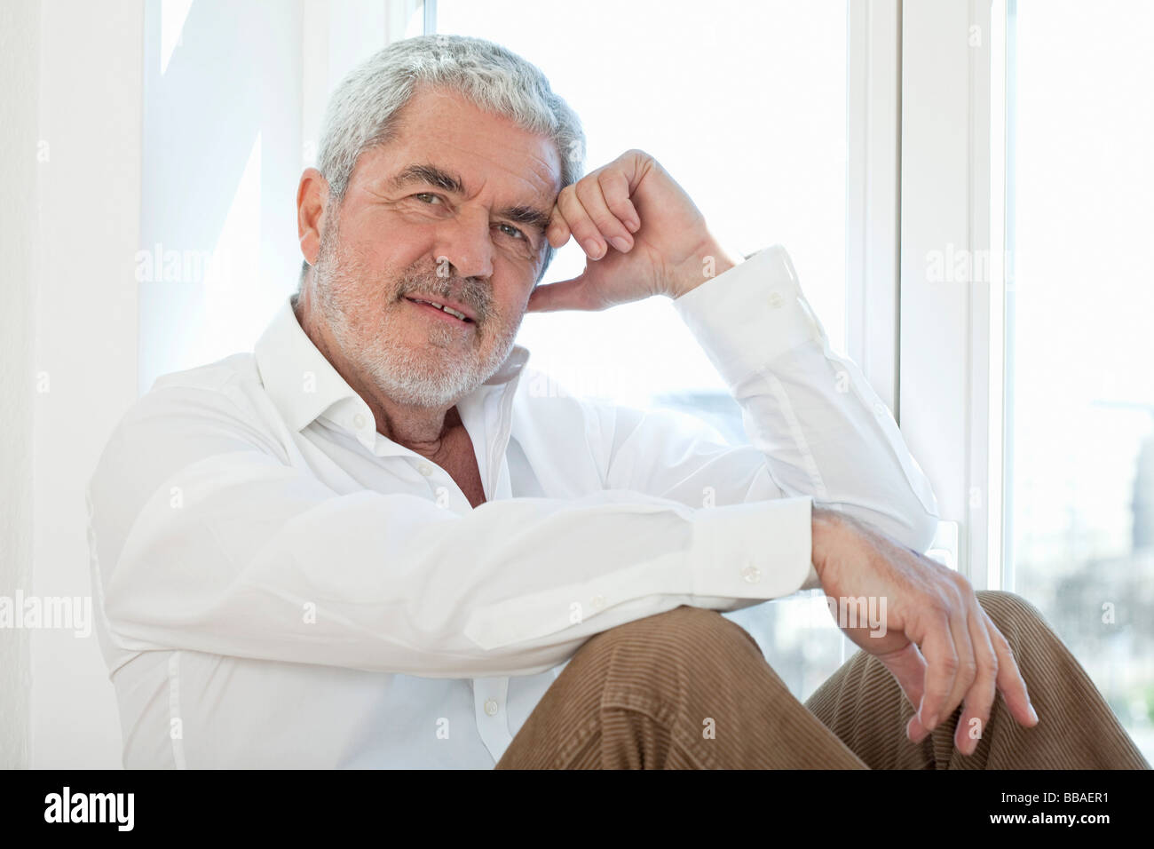 Portrait of a senior man Stock Photo - Alamy