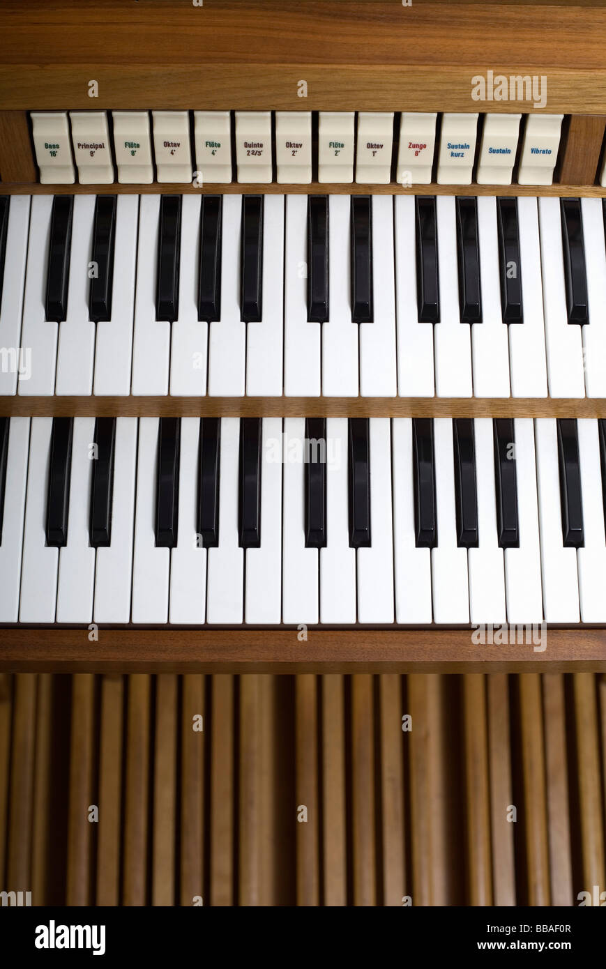 Music organ full view hi-res stock photography and images - Alamy