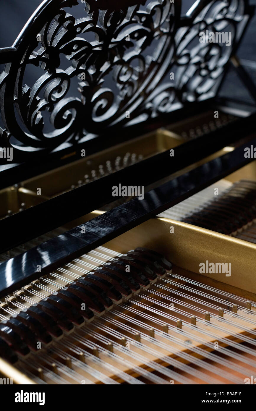The inside of a piano Stock Photo - Alamy