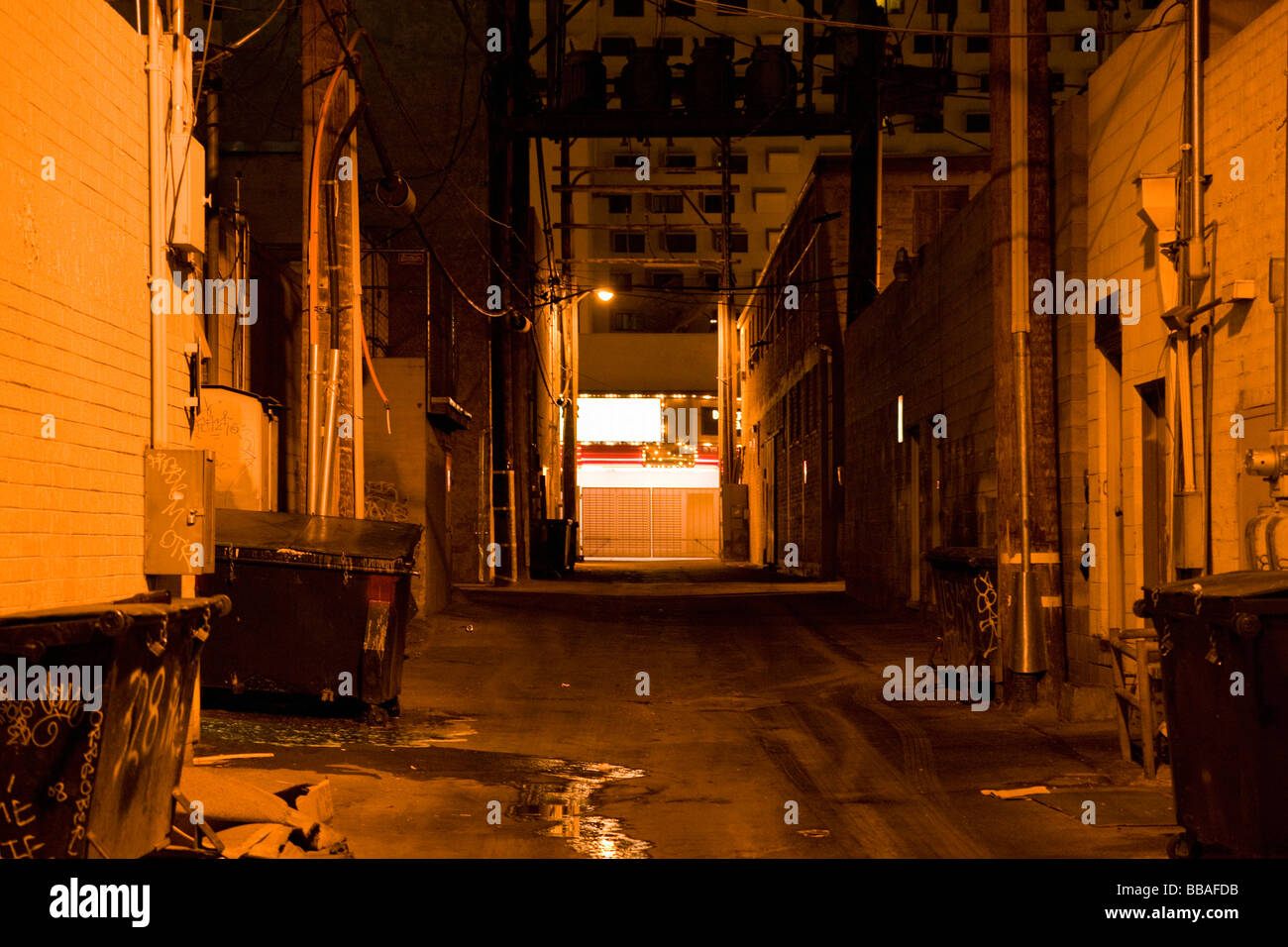 Dumpster night hi-res stock photography and images - Alamy