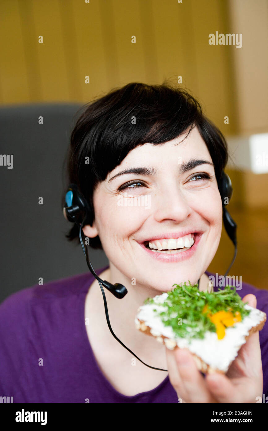 Business lady in headset having hi-res stock photography and images - Alamy