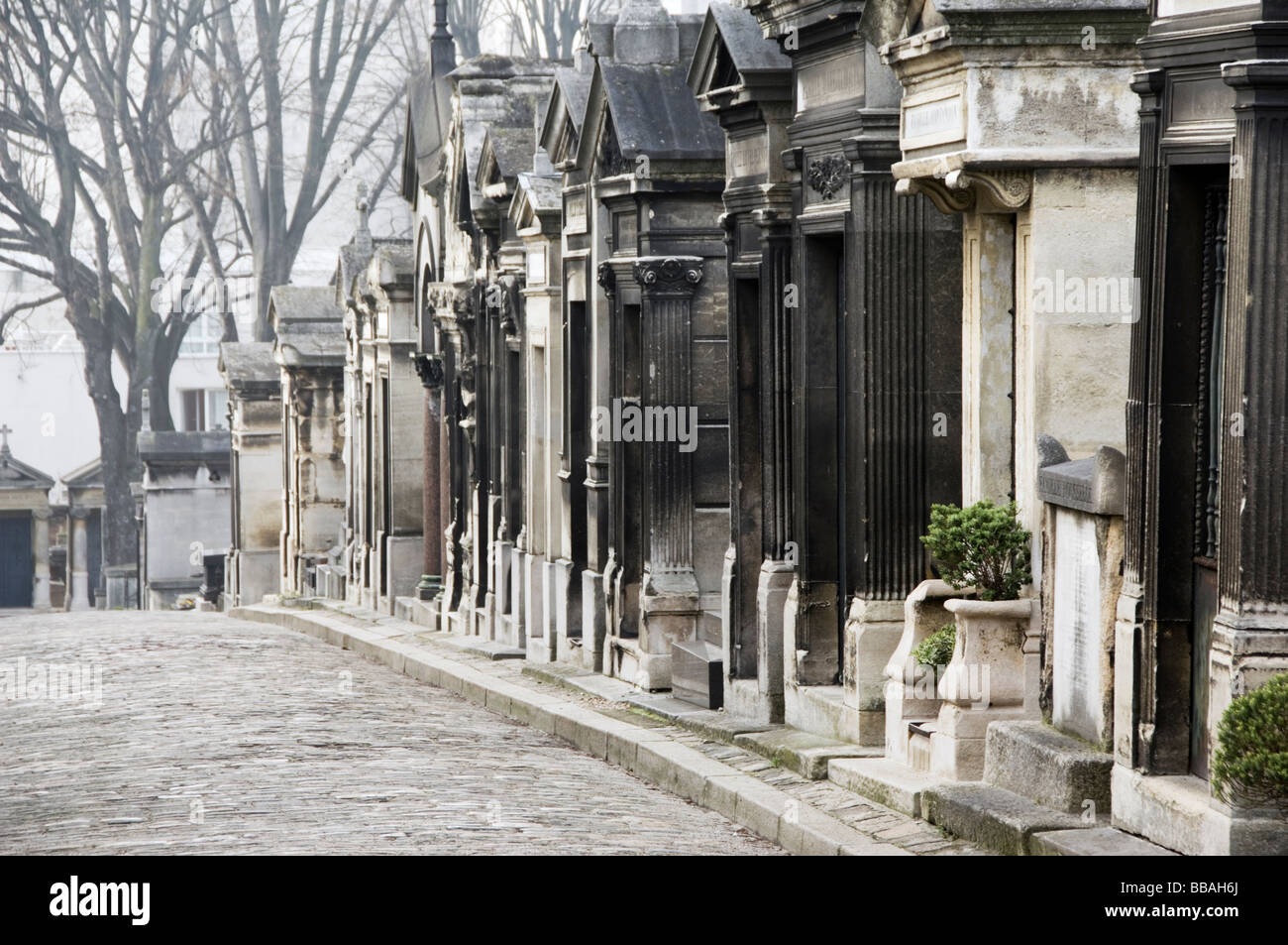 Paris tombs hi-res stock photography and images - Alamy