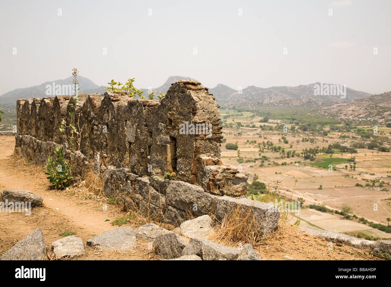 The walls and defences of the historic fort of Gingee in Tamil Nadu, India Stock Photo - Alamy