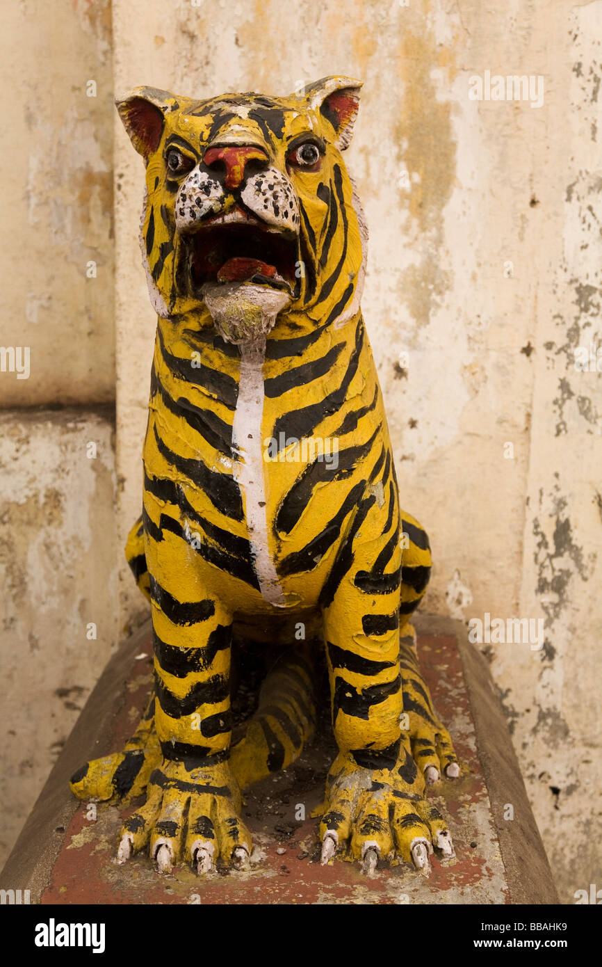 Tiger sculpture india hi-res stock photography and images - Alamy