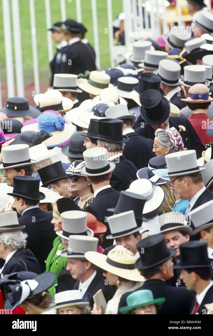 Crowds people horse racing hi-res stock photography and images - Alamy