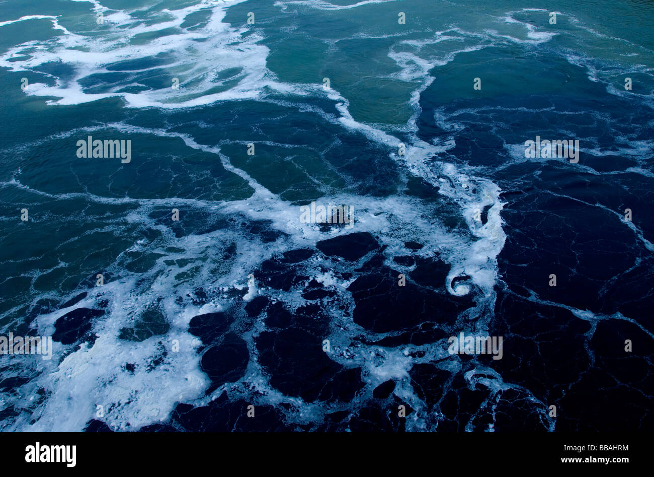Marine oil on water hi-res stock photography and images - Alamy