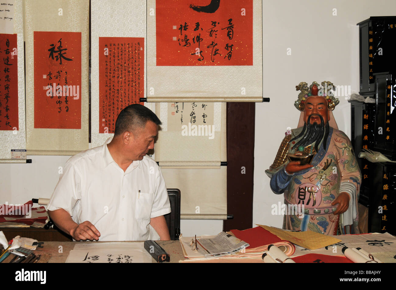 China calligrapher hi-res stock photography and images - Alamy