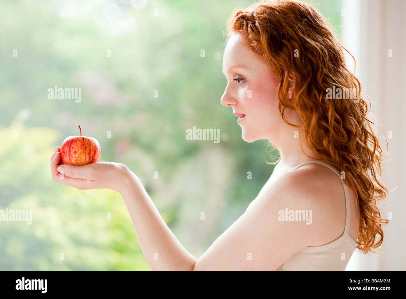 Girl holding apple Stock Photo - Alamy