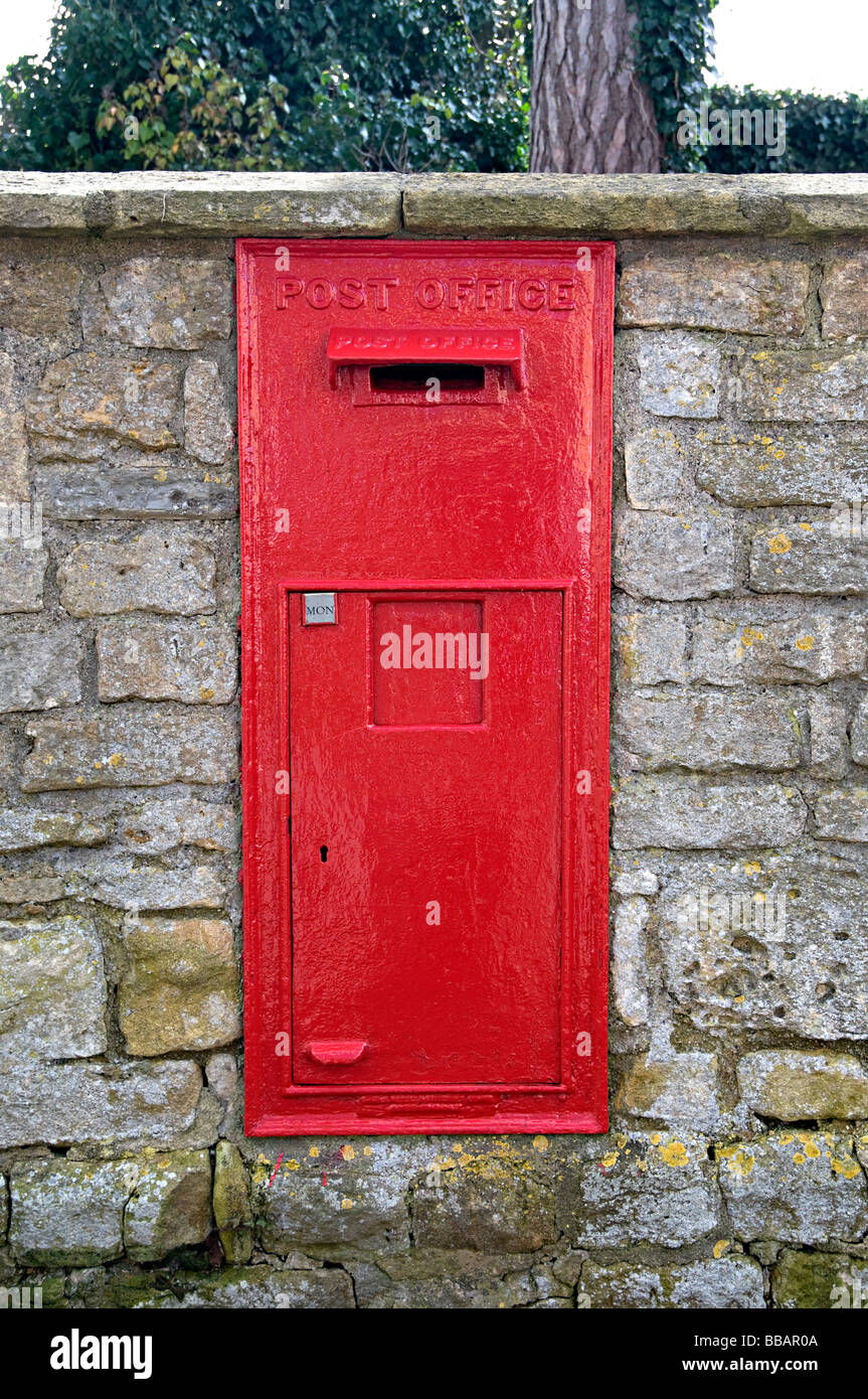 Old red round letter box hi-res stock photography and images - Alamy