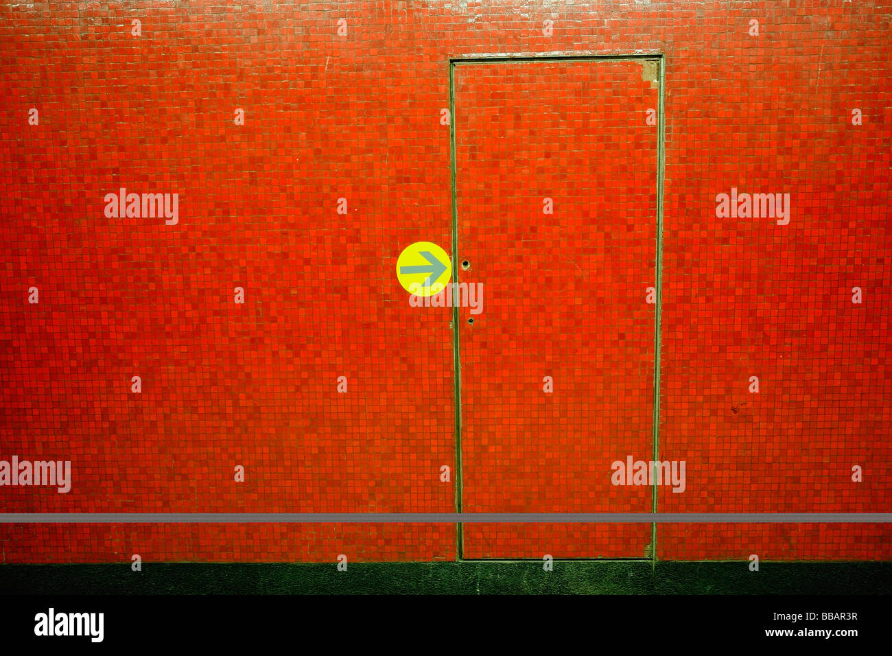 Mass Transit Railway (MTR) Tunnel wall, Hong Kong Stock Photo - Alamy