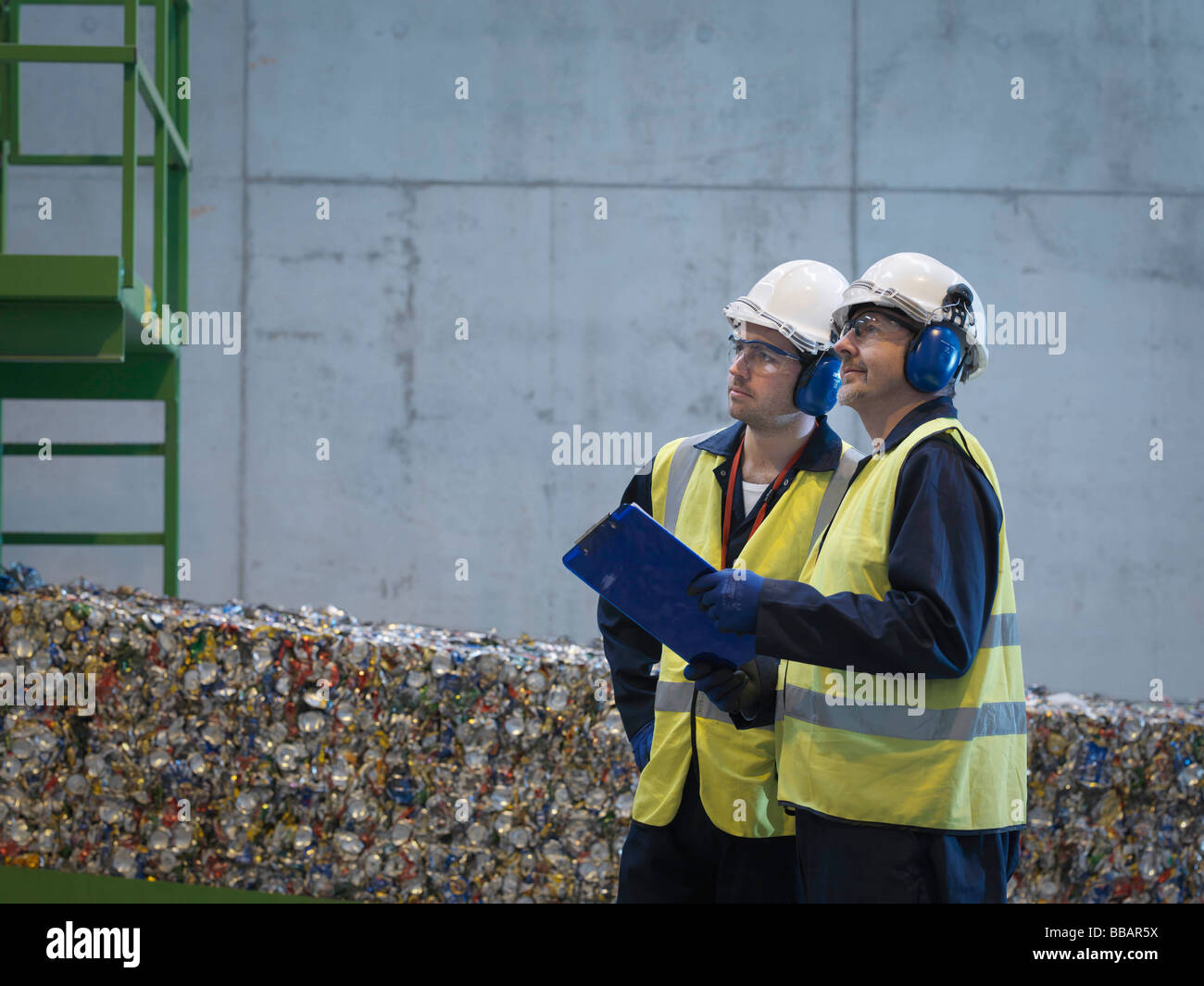Block of crushed aluminum cans hi-res stock photography and images - Alamy
