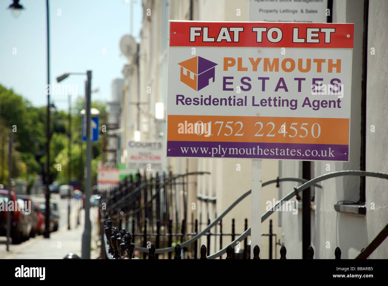 Flat to Let sign, Plymouth, Devon, UK Stock Photo - Alamy