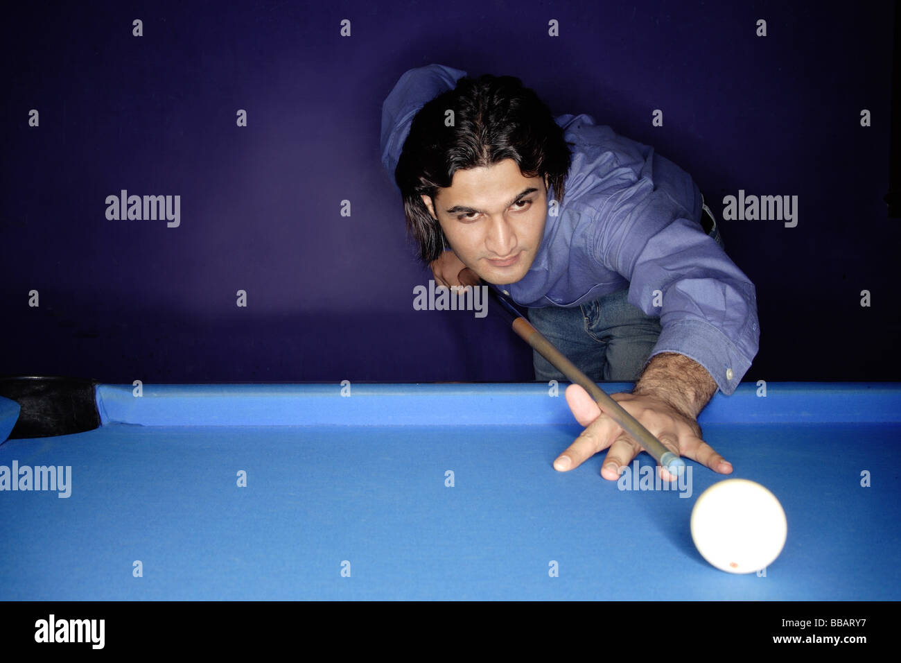 Man playing pool Stock Photo - Alamy