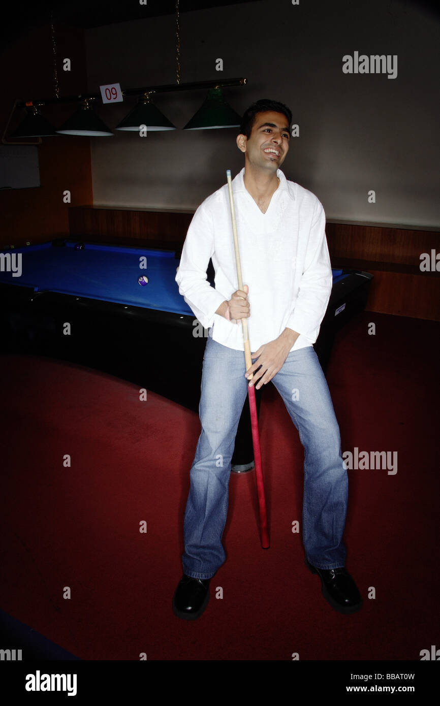 Man leaning against pool table hi-res stock photography and images - Alamy