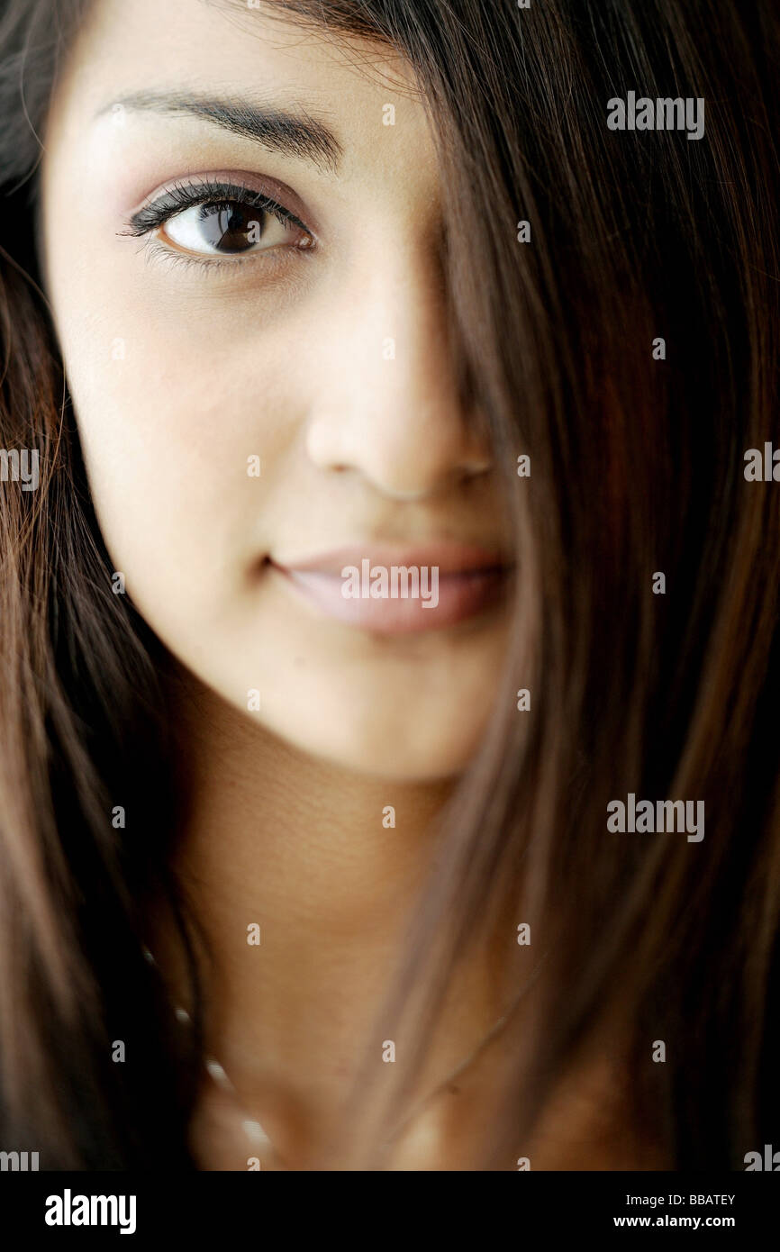 Young woman looking at camera, portrait Stock Photo - Alamy