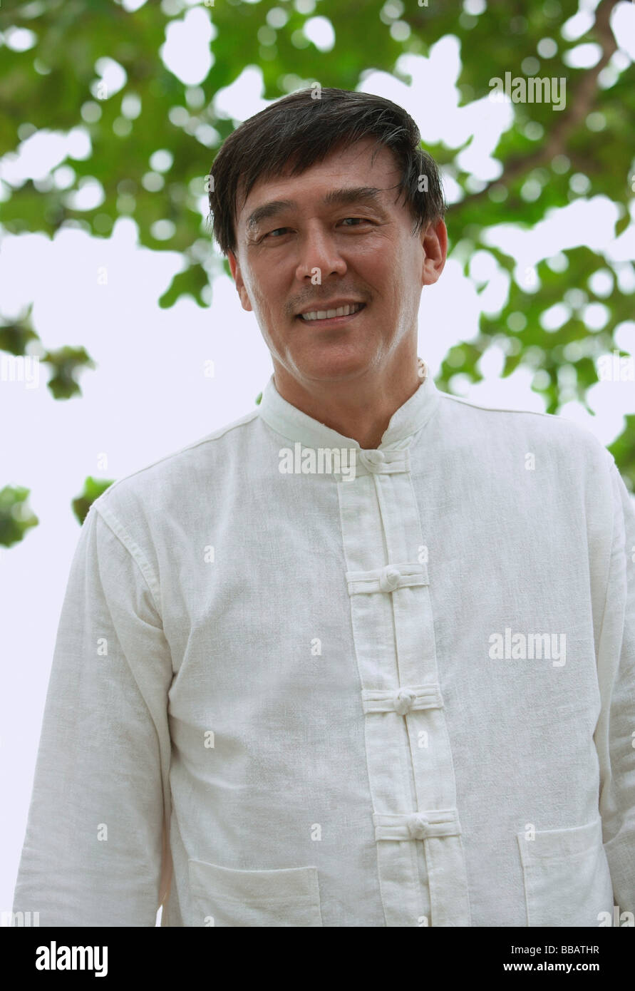 Smiling people tai chi hi-res stock photography and images - Alamy